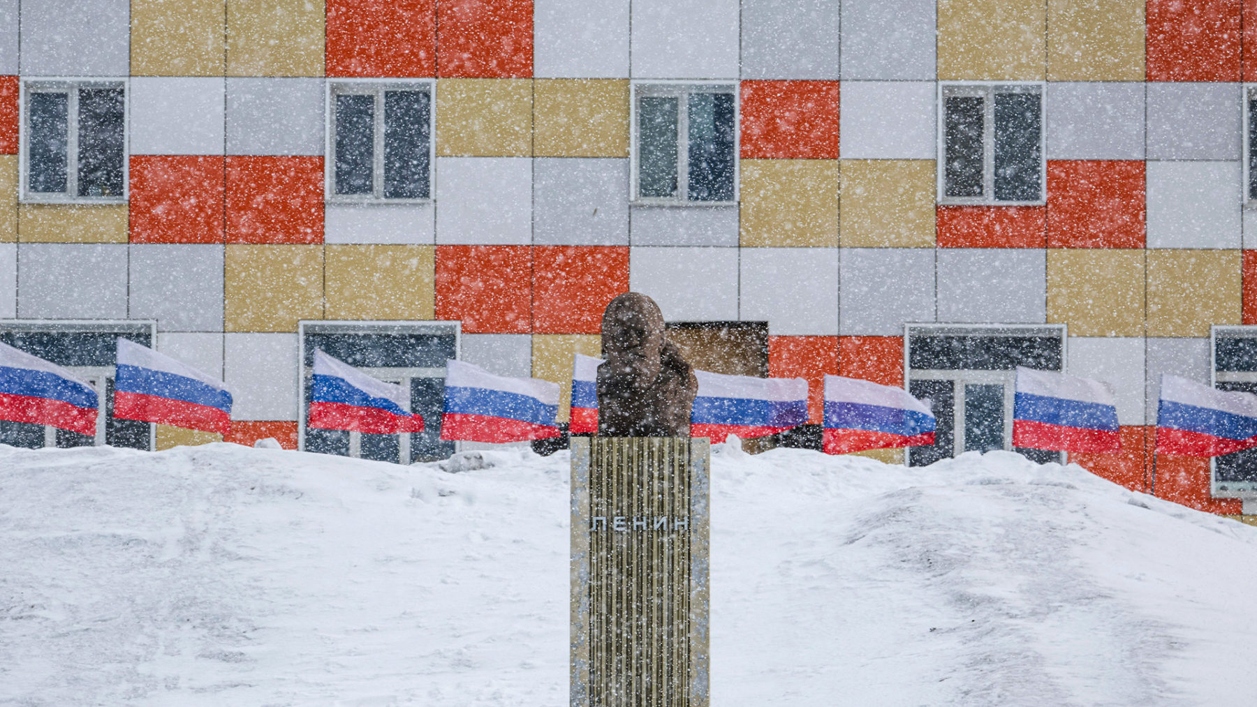 Russian muscle spurs Arctic arms race - Coda Story